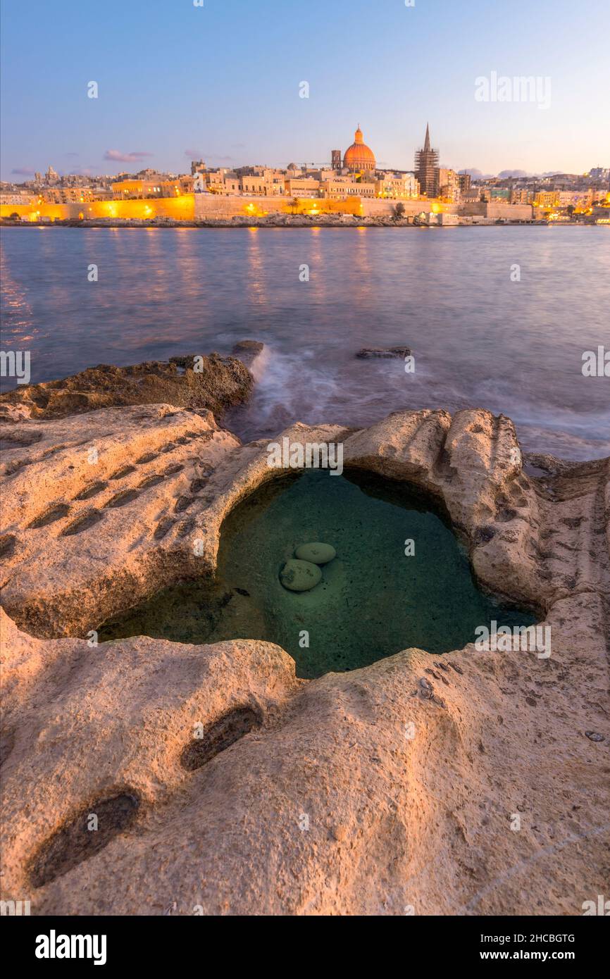Malta, Sliema, Coastline of Tigne Point peninsula at moody sunset with ...
