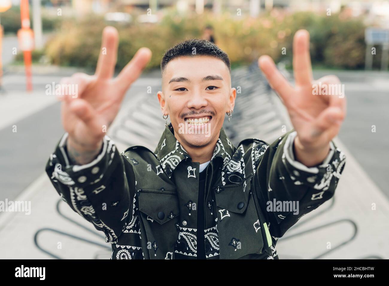 Man making peace sign hi-res stock photography and images - Alamy