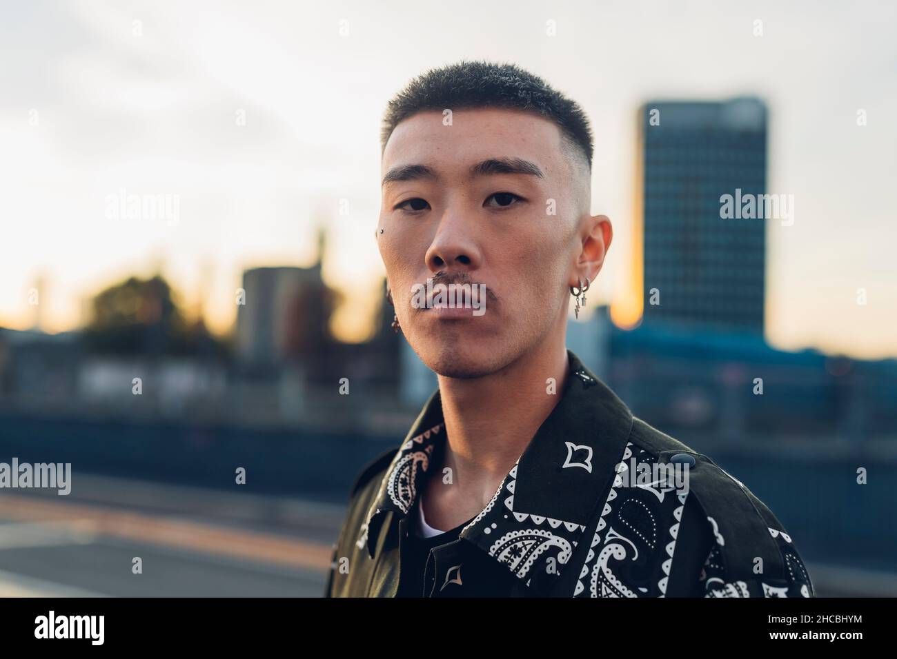 Man staring sunset hi-res stock photography and images - Alamy