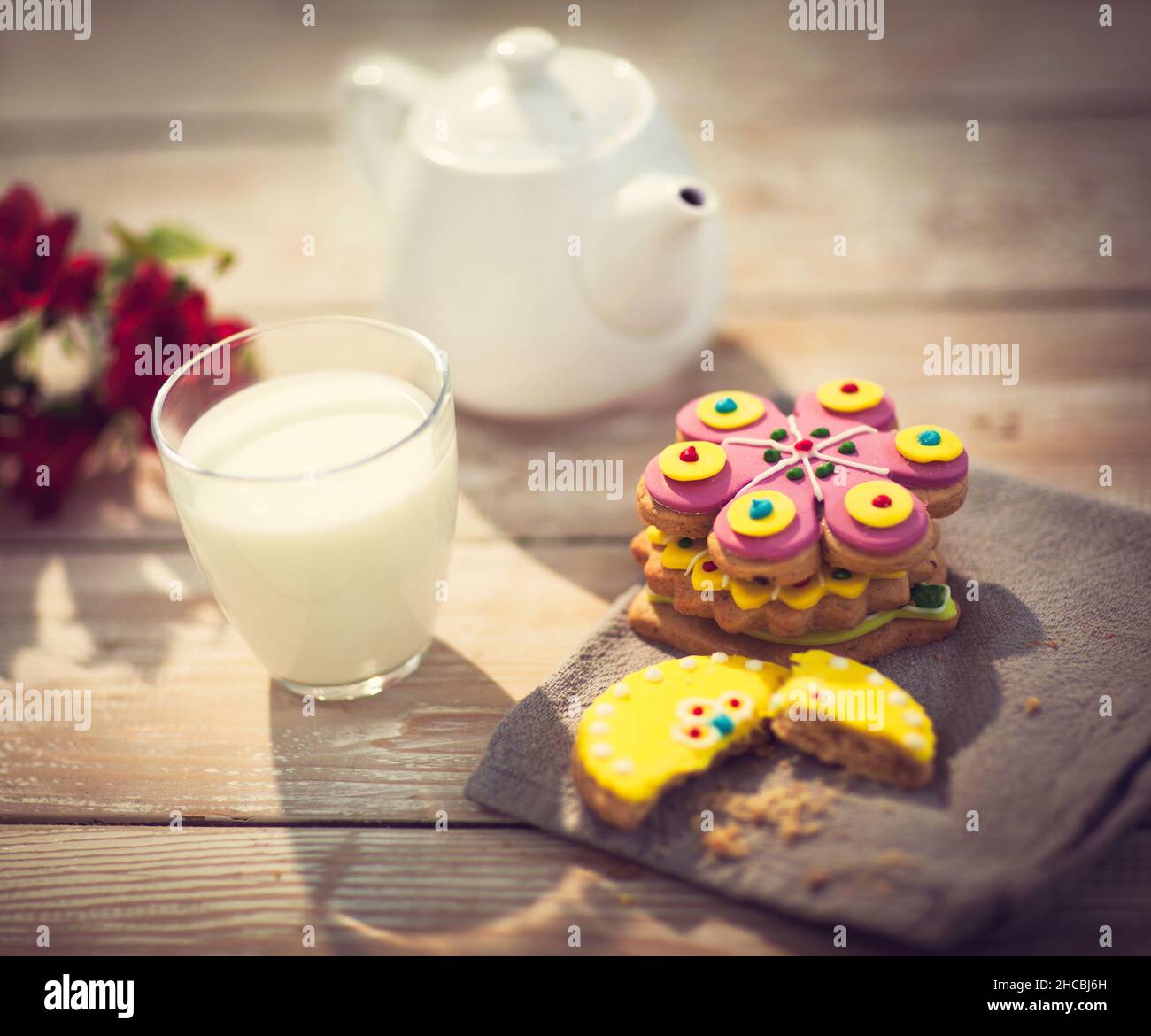 Glass milk table hi-res stock photography and images - Alamy