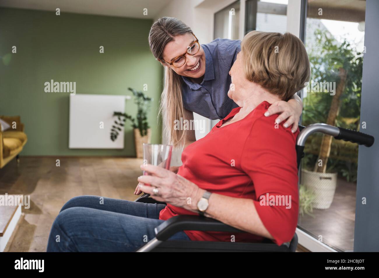 Care home assistant hi-res stock photography and images - Alamy