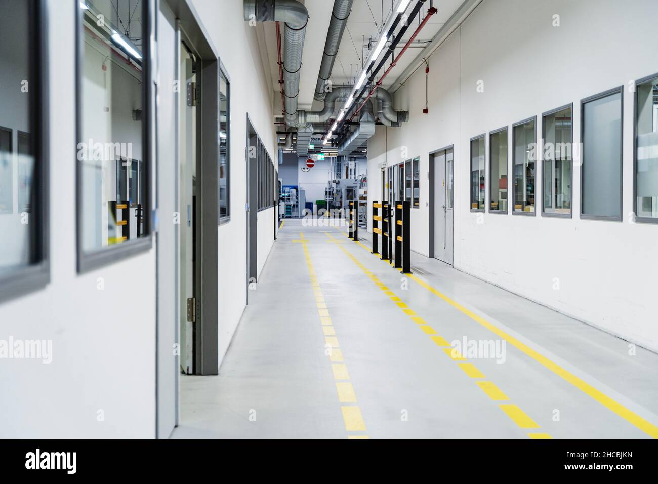 Space manufacturing hi-res stock photography and images - Alamy
