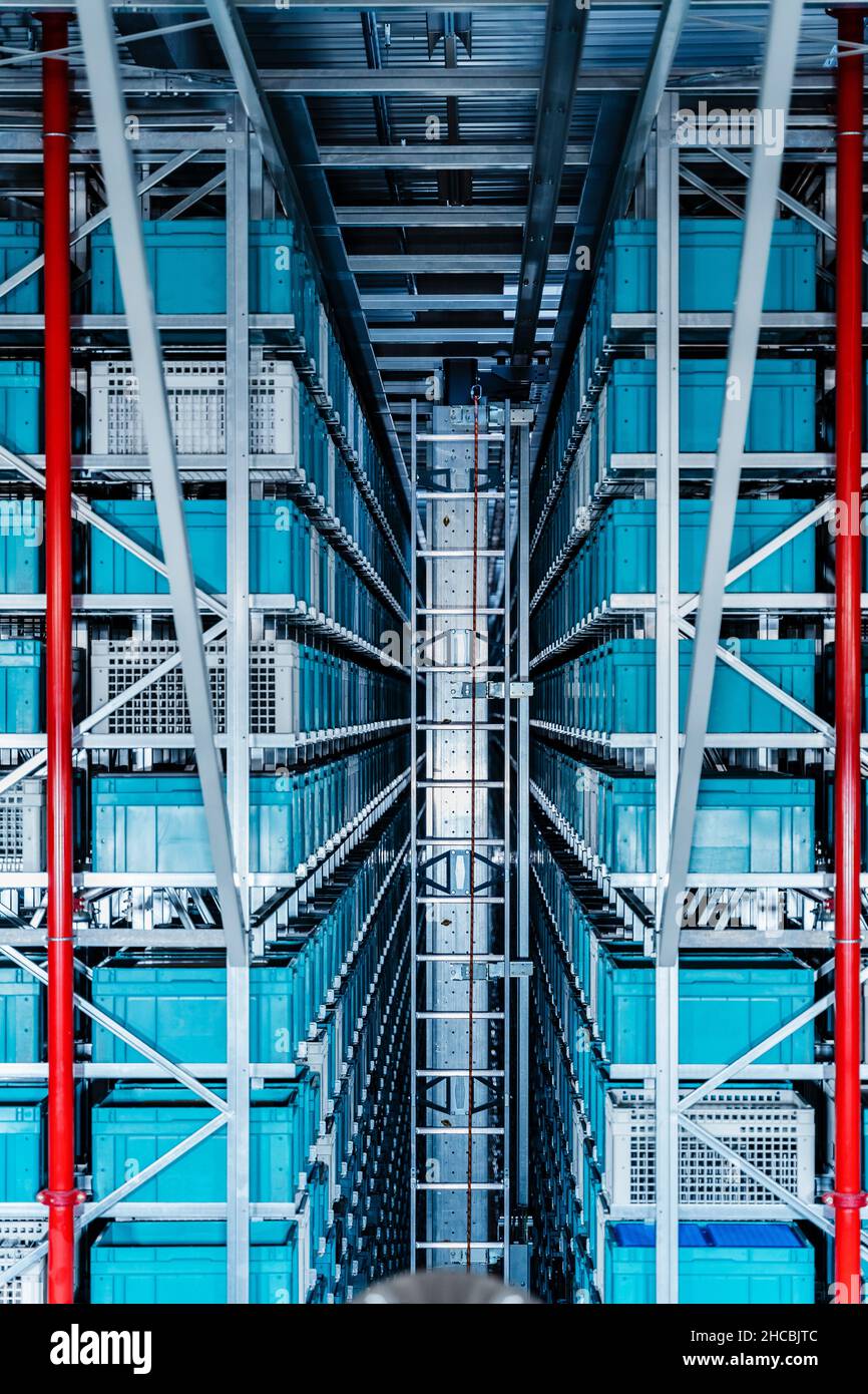Modern storage technology hi-res stock photography and images - Alamy