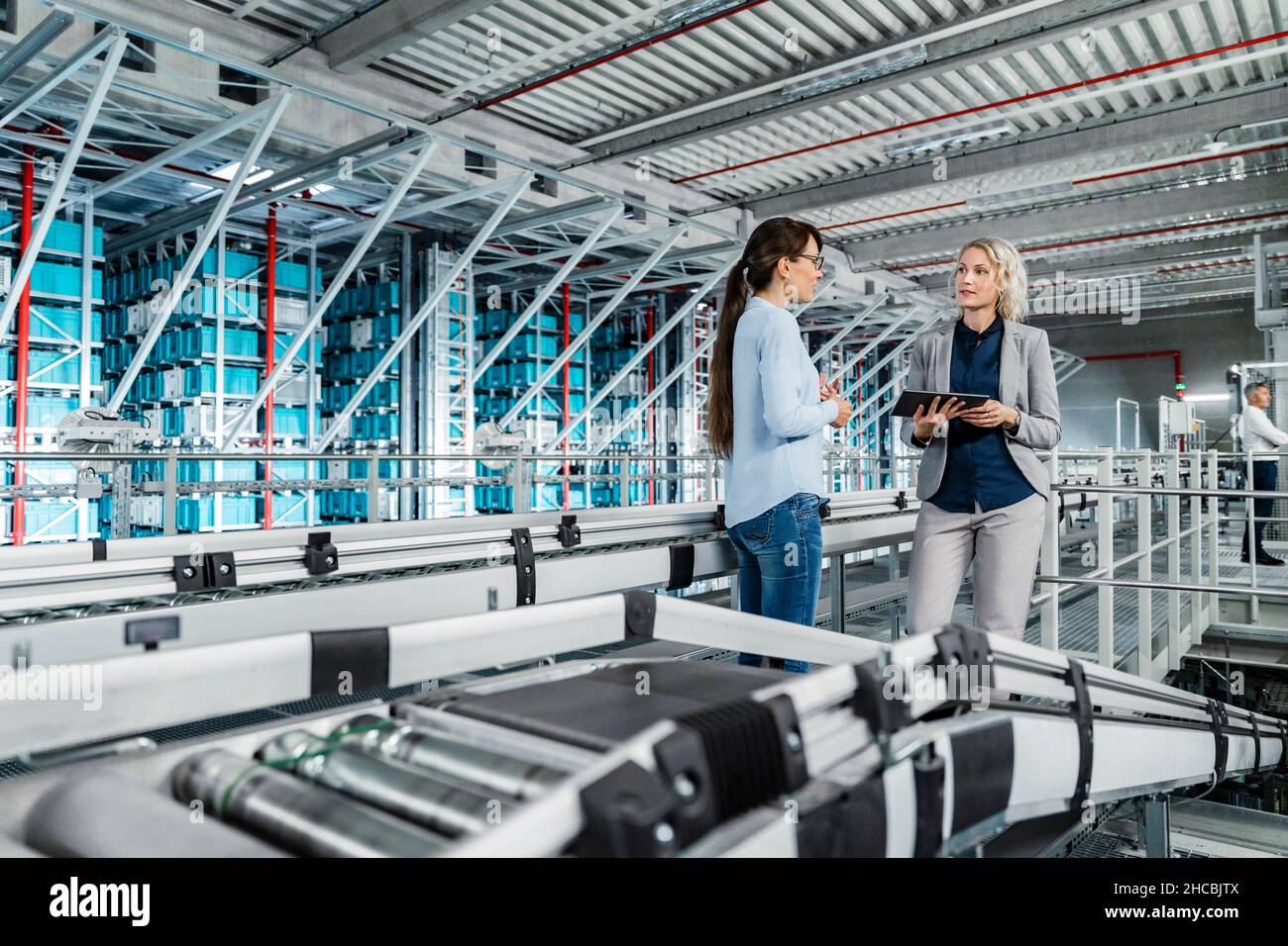 Factory supervisor discussion hi-res stock photography and images - Alamy