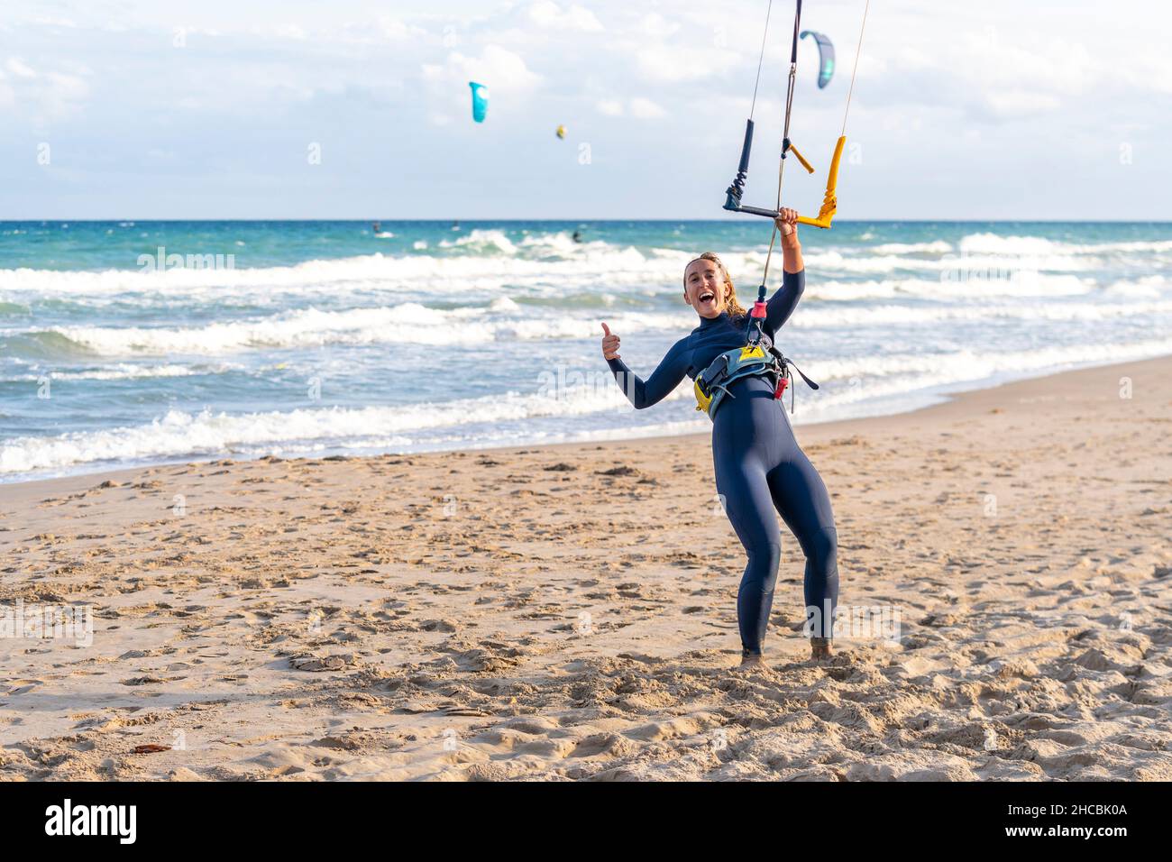 Parachute kite hi-res stock photography and images - Alamy