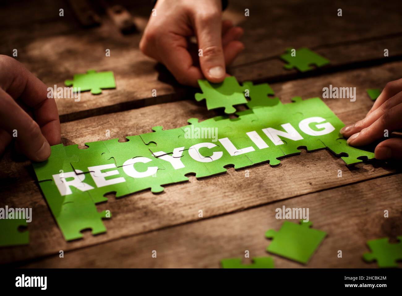 Jigsaw puzzle pieces table hi-res stock photography and images - Alamy