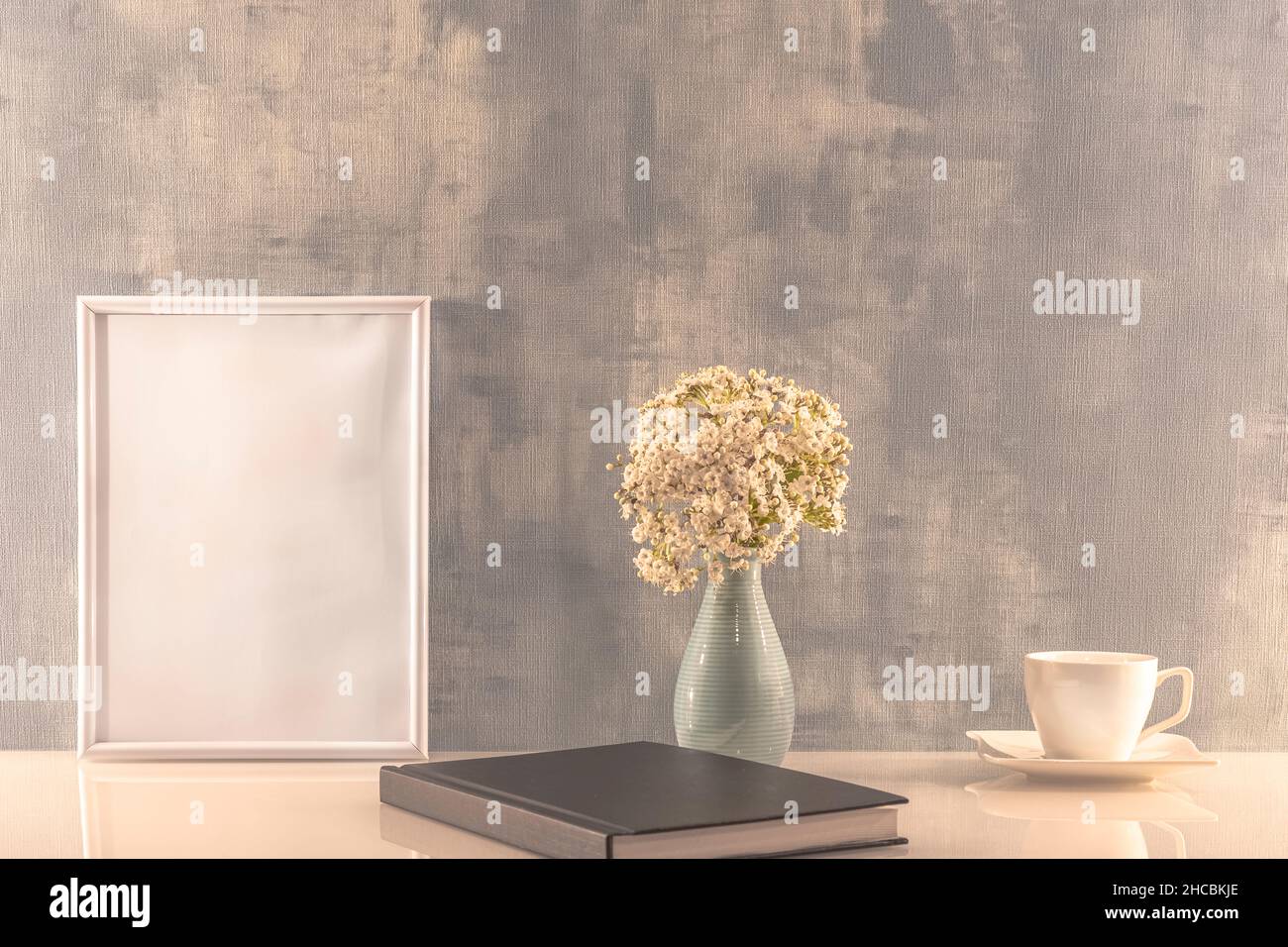 Empty photo frame to write a message, invitation, wishes, photography ...