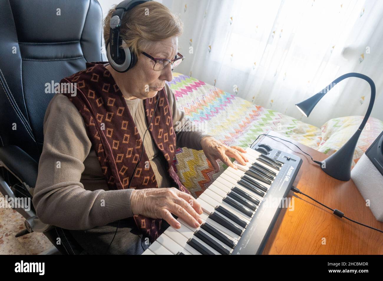 Grandmother of performance art hi-res stock photography and images - Alamy