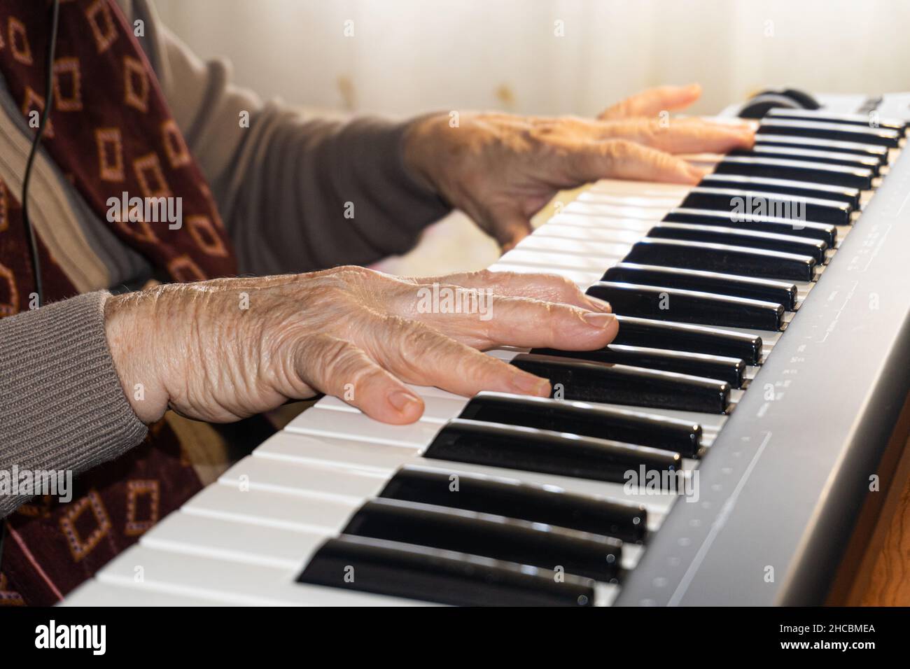 Elderly woman playing the keyboard Stock Photo - Alamy