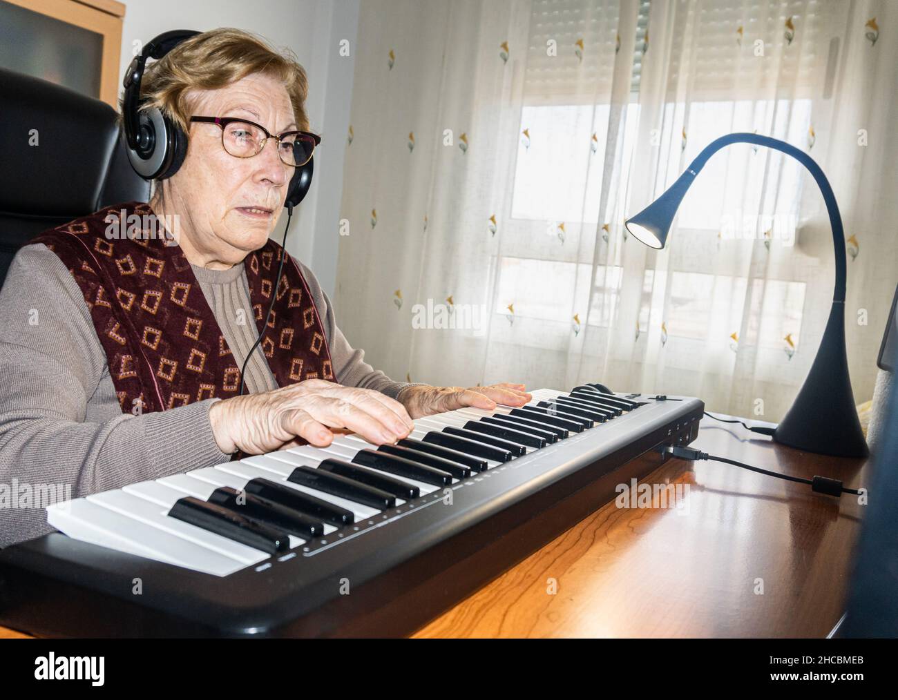 Elderly woman playing the keyboard Stock Photo - Alamy