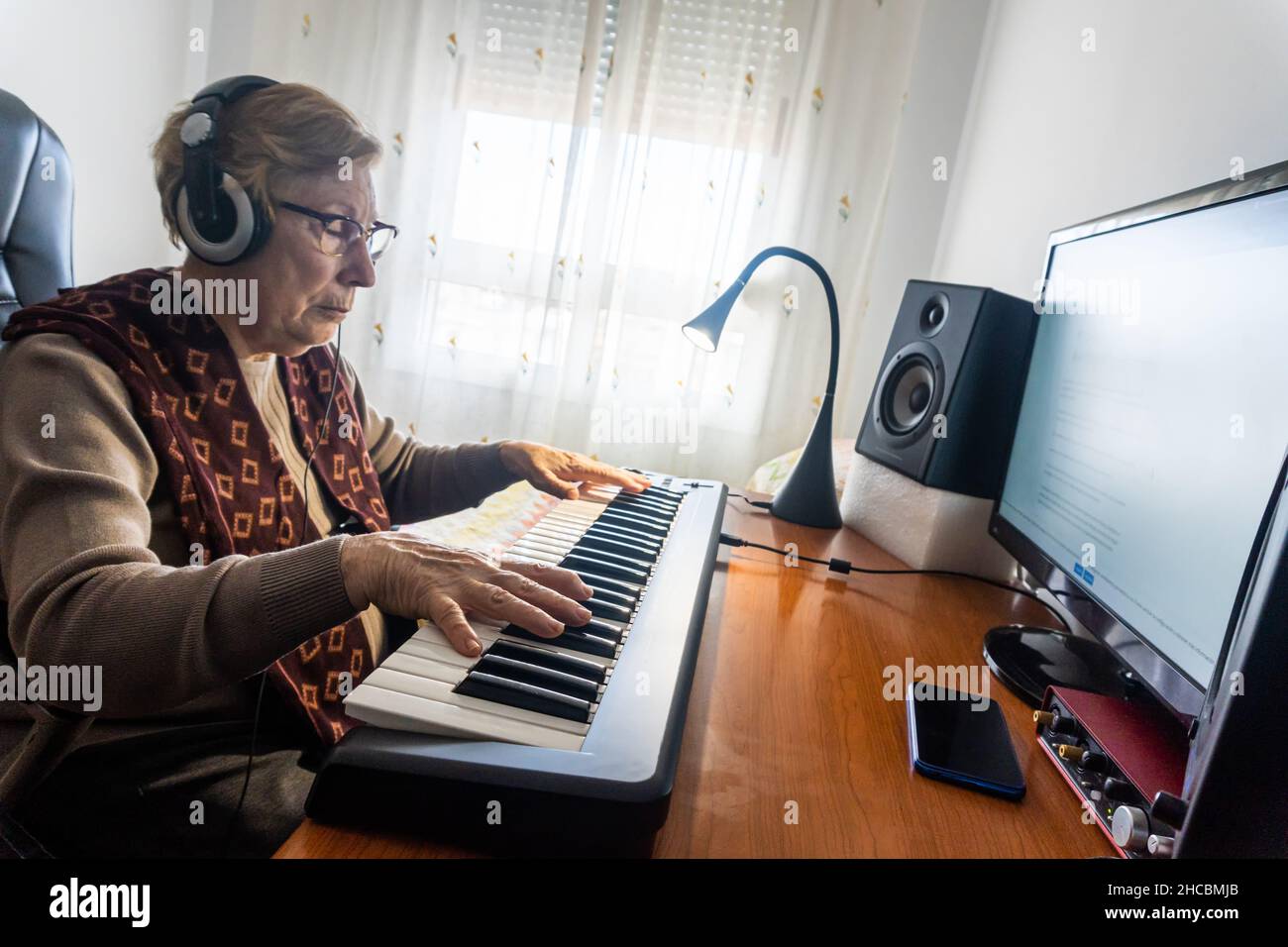 Elderly woman playing the keyboard Stock Photo - Alamy
