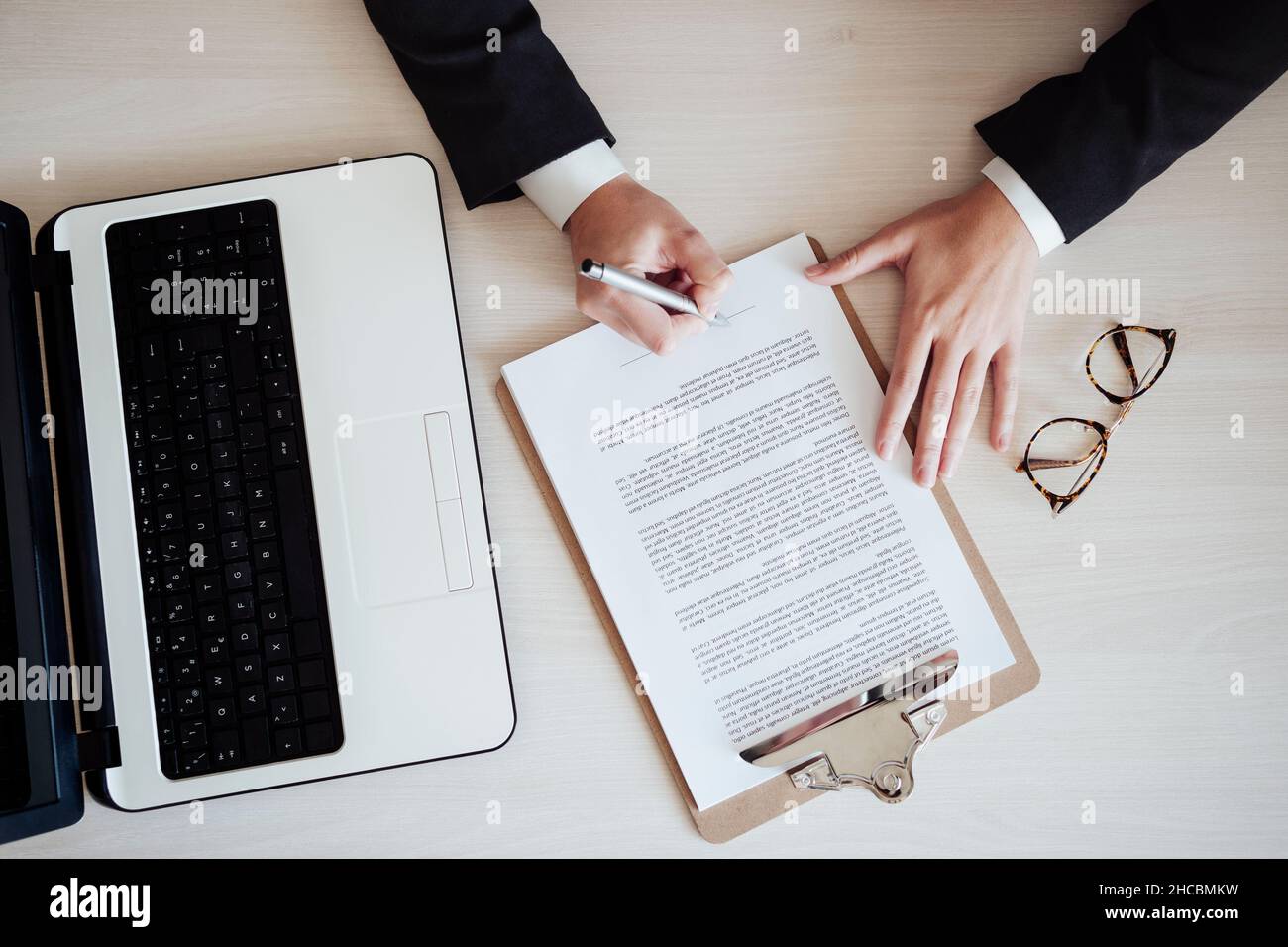 Laptop contract hi-res stock photography and images - Alamy