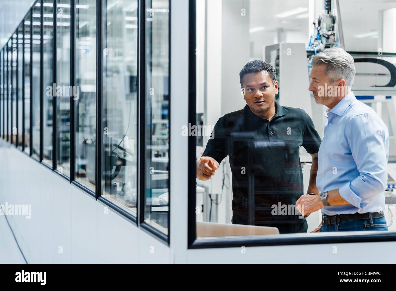 Engineer and businessman hi-res stock photography and images - Alamy