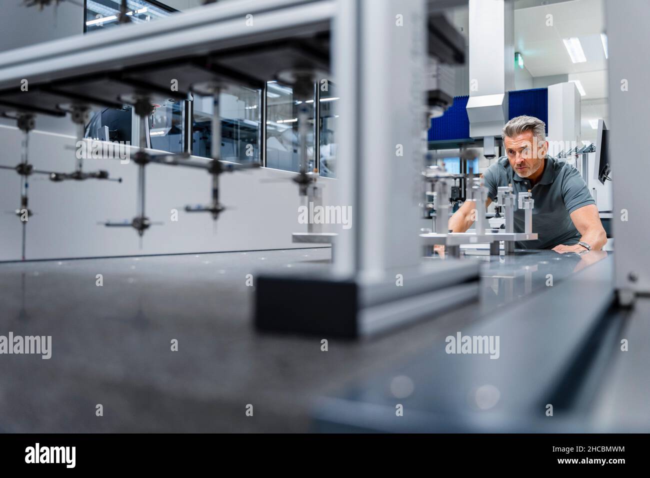 Employee factory manufacturing line hi-res stock photography and images ...