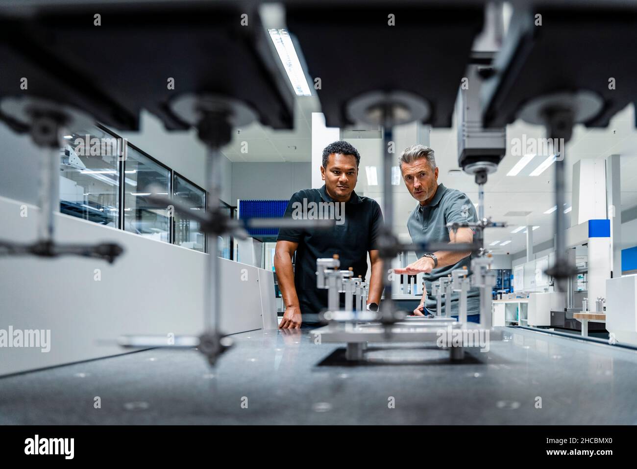 Engineers building machinery hi-res stock photography and images - Alamy