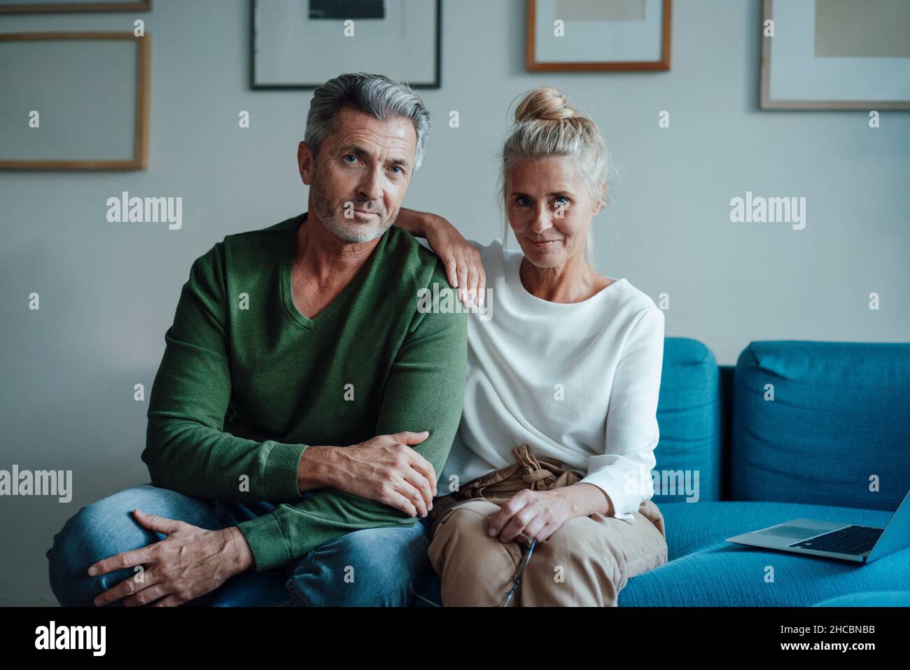 Arm around womans shoulder hi-res stock photography and images - Alamy