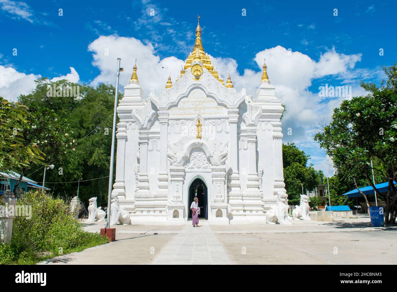 Buddha statues in sagaing myanmar hi-res stock photography and images ...