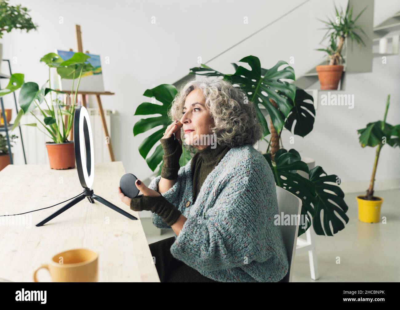 Vanity light hi-res stock photography and images - Alamy