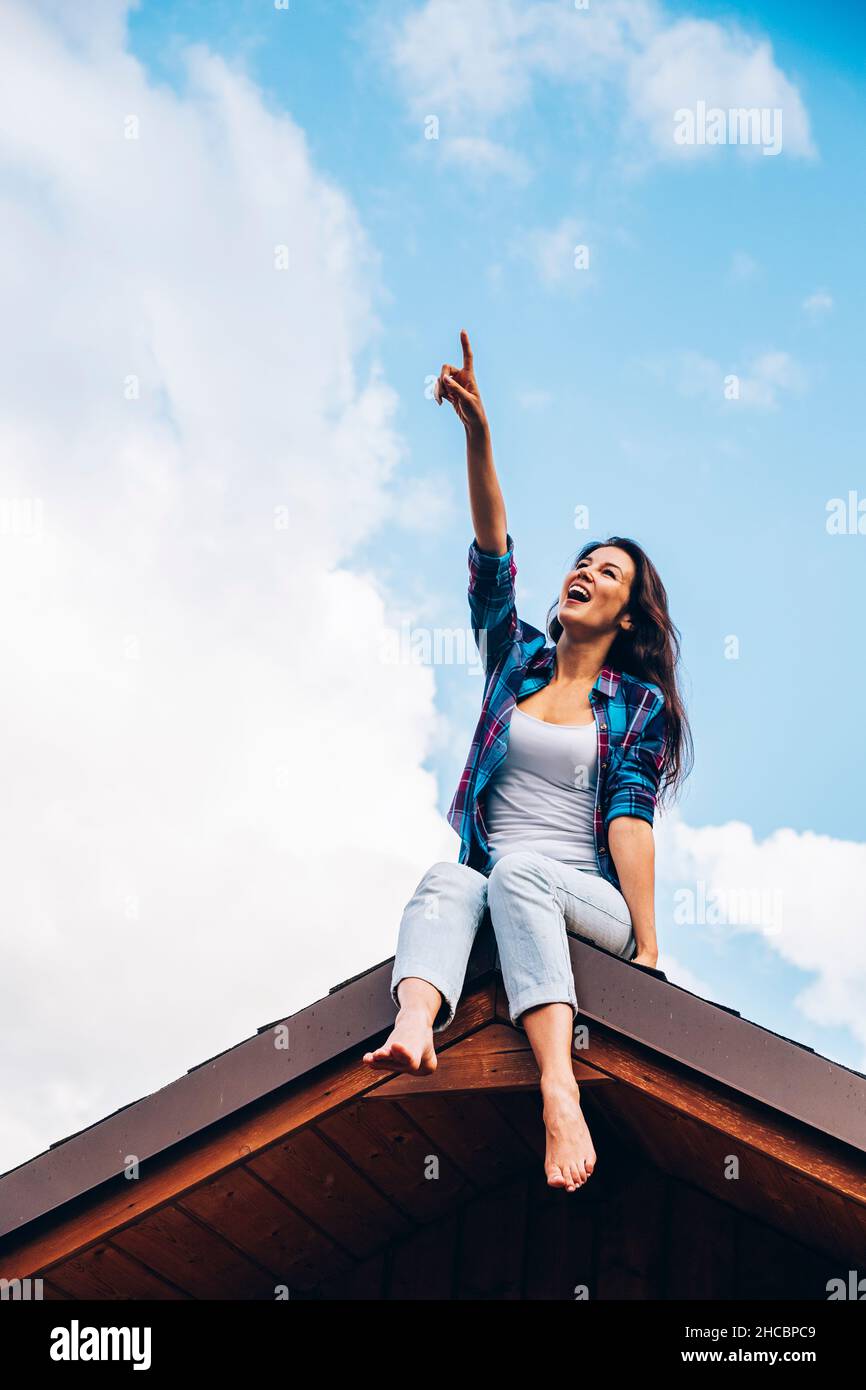Pointing at house hi-res stock photography and images - Alamy