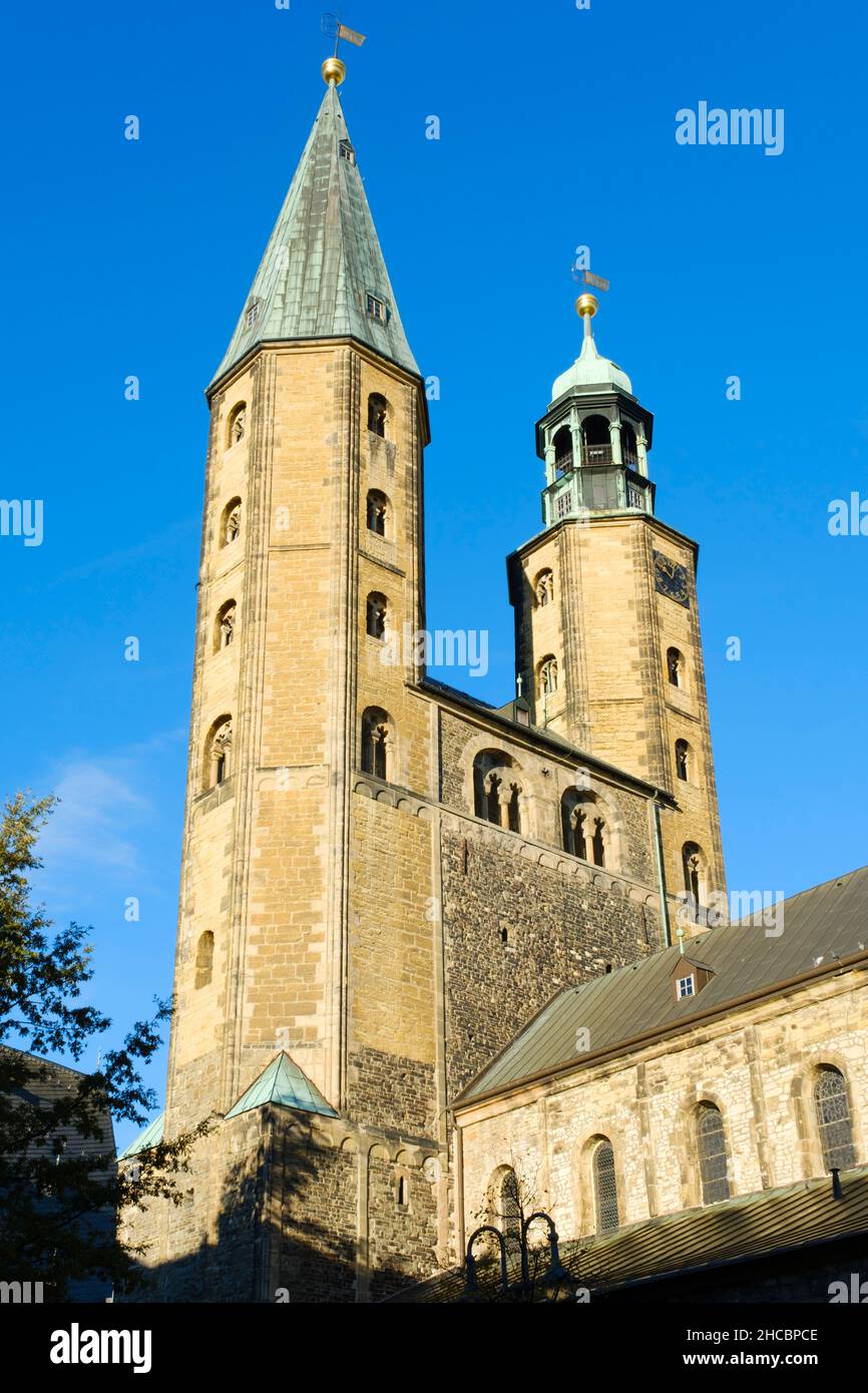 Medieval church exterior hi-res stock photography and images - Alamy