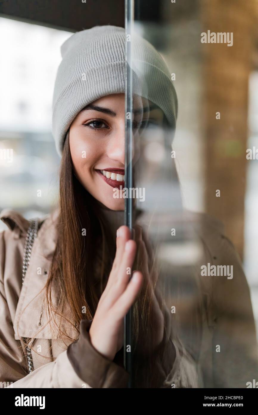 Woman cap hiding hi-res stock photography and images - Alamy