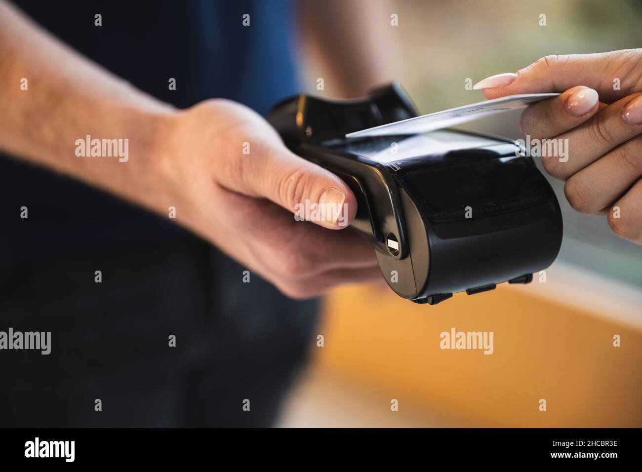 50 woman paying hi-res stock photography and images - Alamy