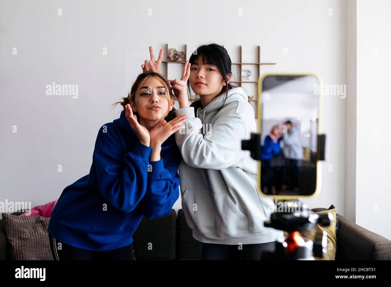 Hand filming phone hi-res stock photography and images - Alamy