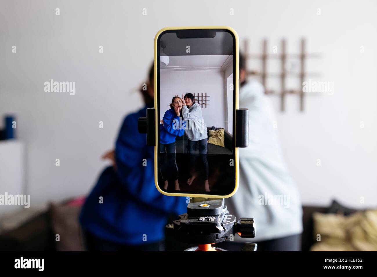 Filming on mobile device hi-res stock photography and images - Alamy