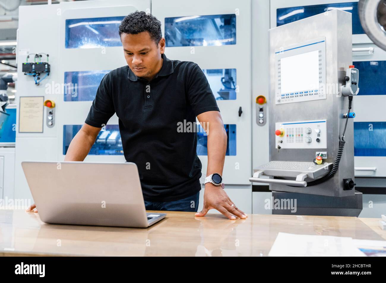 Computer, maintenance men hi-res stock photography and images - Alamy