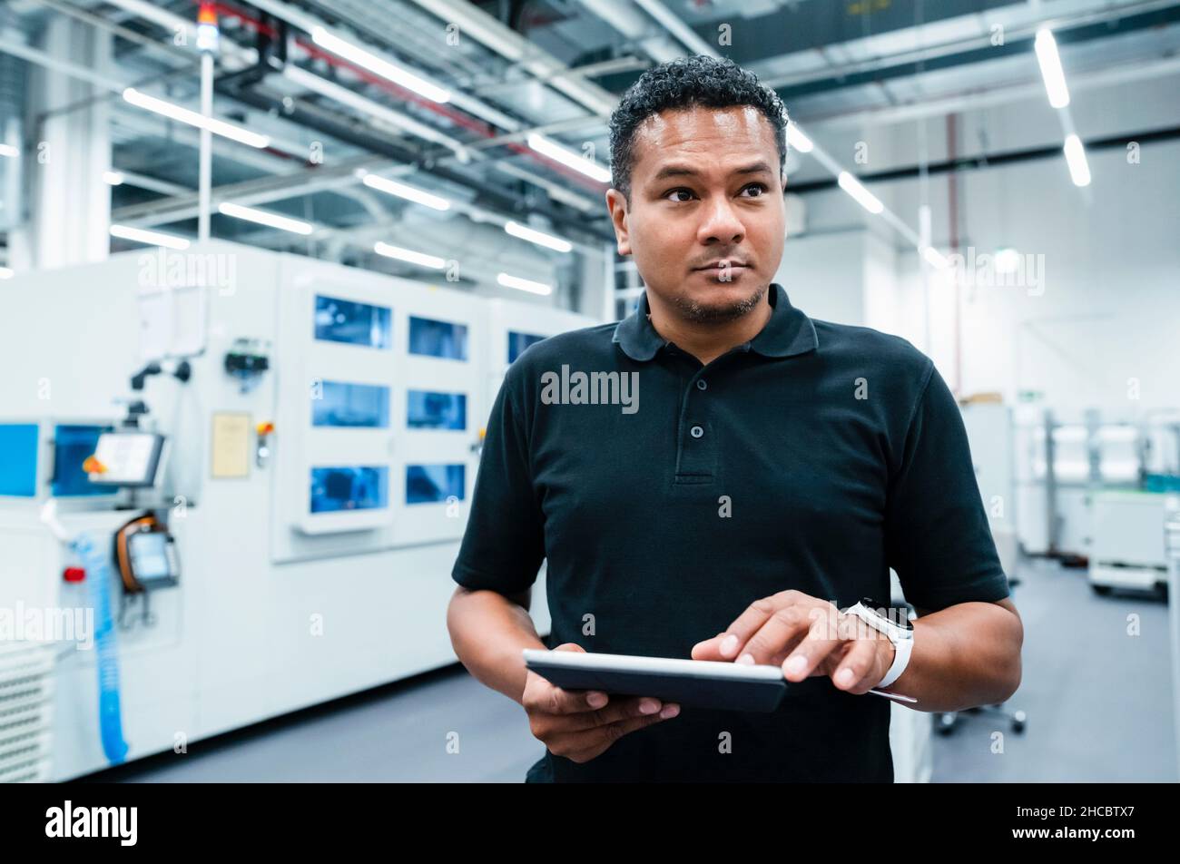 Smart maintenance man hi-res stock photography and images - Alamy