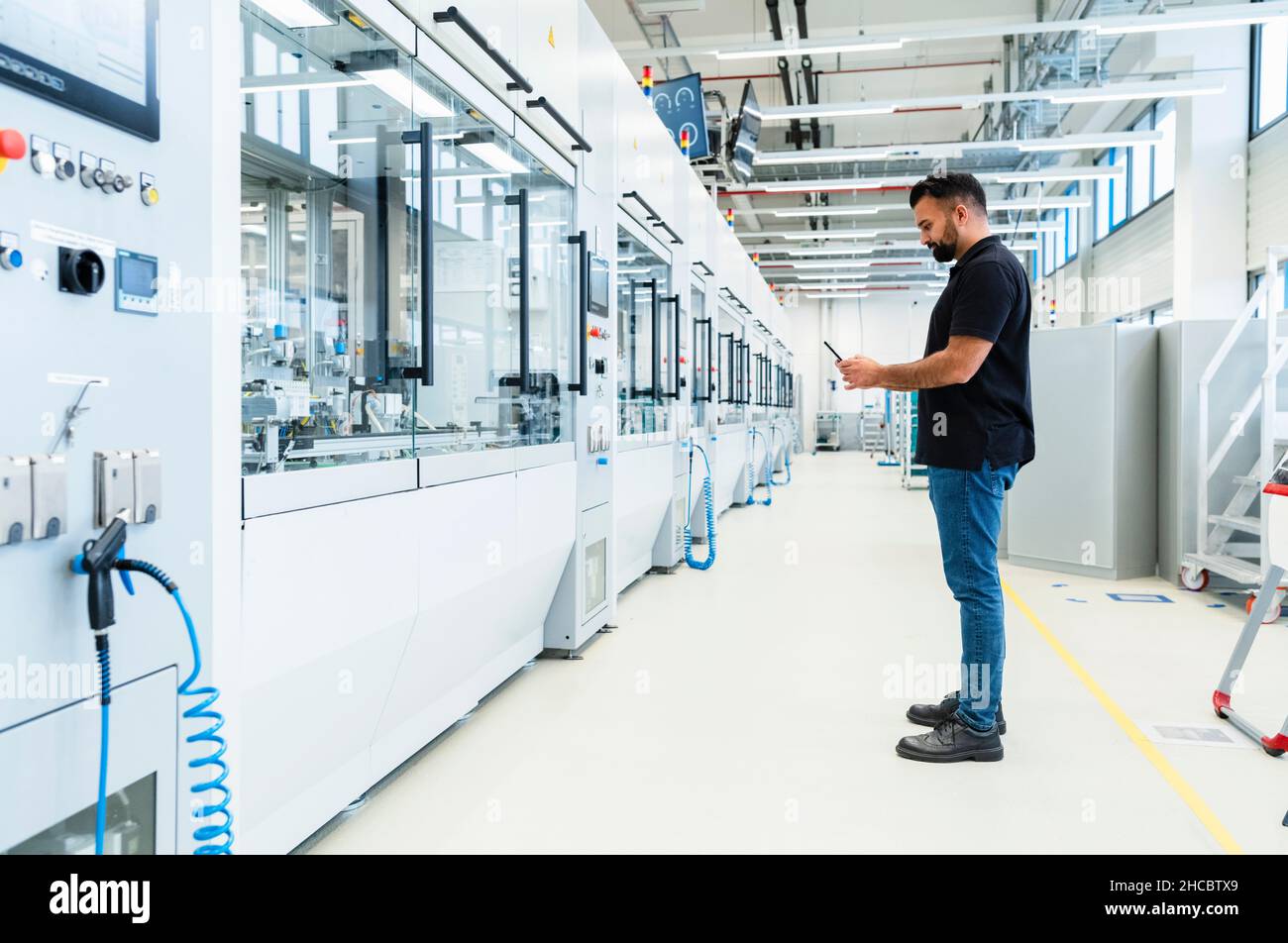 Mobile device and industry hi-res stock photography and images - Alamy