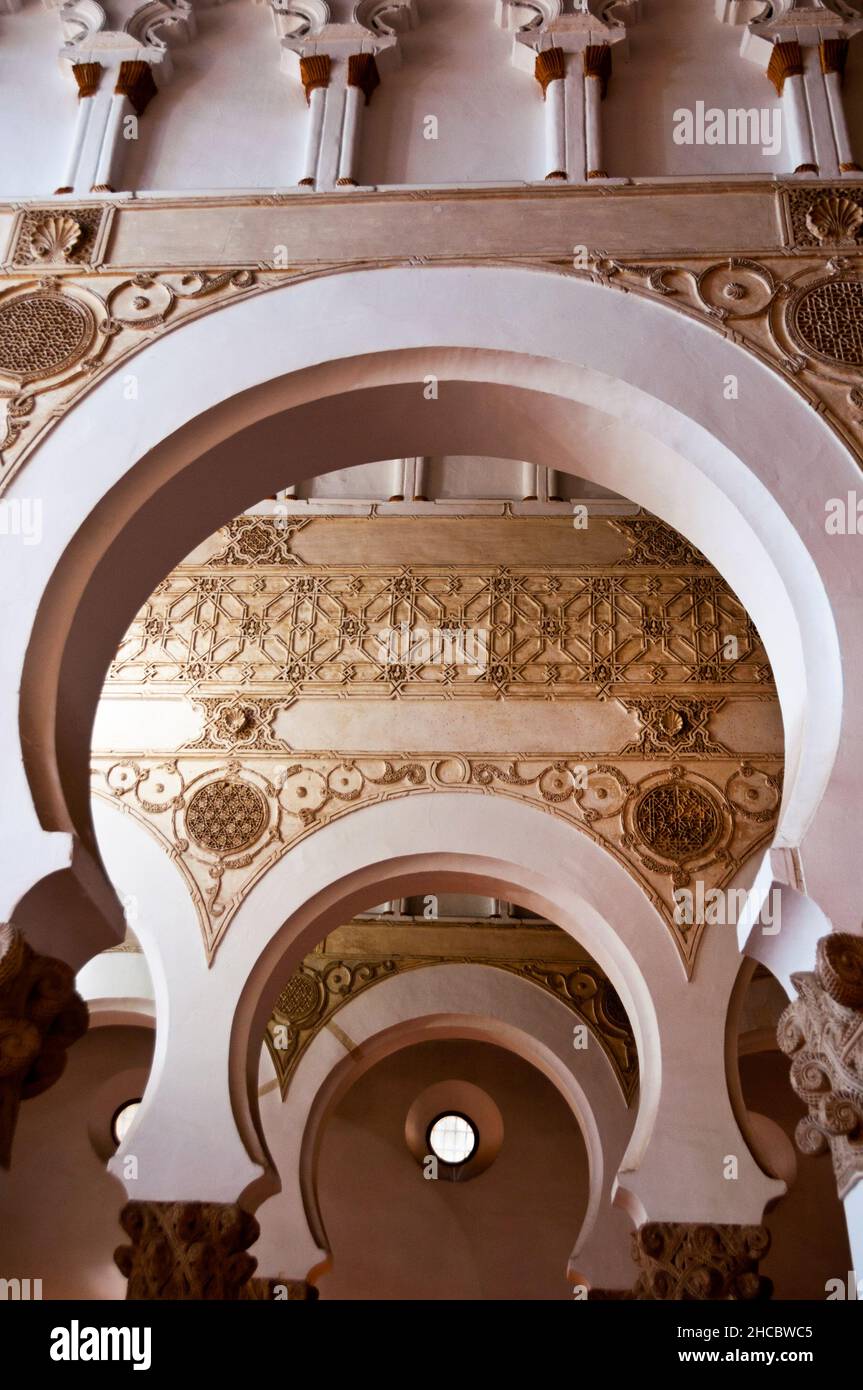 Moorish keyhole arches of the Synagogue of Santa María la Blanca Stock ...