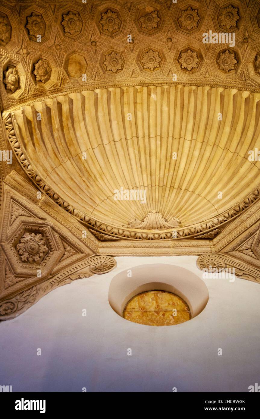 Location of torah ark hi-res stock photography and images - Alamy