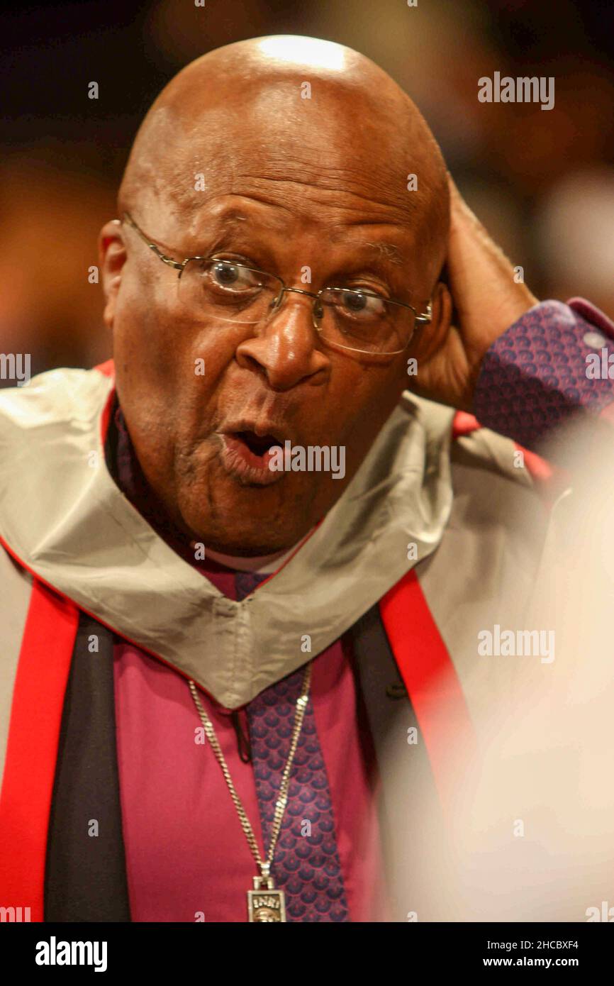 1984 nobel peace prize desmond tutu hi-res stock photography and images ...