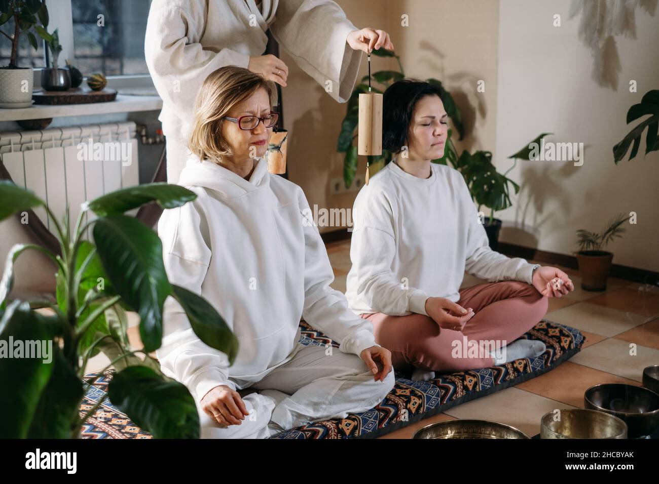 Group or people Sound healing, vibration massage and alternative ...