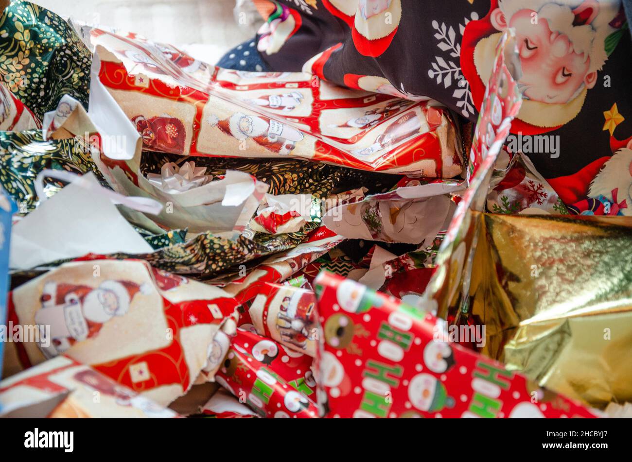 Unwrapped christmas presents hi-res stock photography and images - Alamy