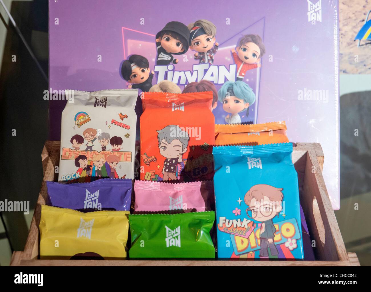 BTS member V, Dec 21, 2021 : A cafe decorated to celebrate BTS member V ...