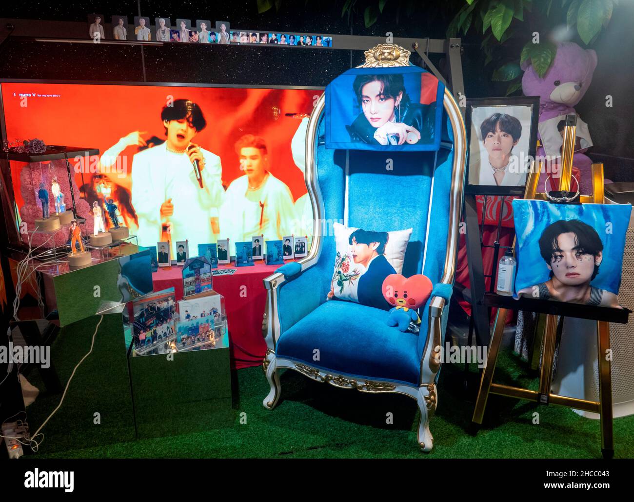 BTS member V, Dec 21, 2021 : A photo zone of a cafe decorated to ...