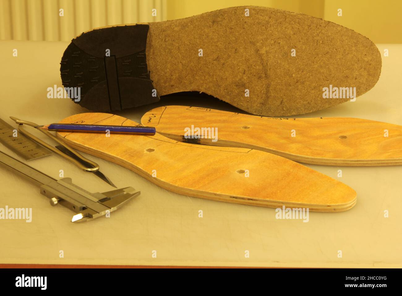 Old fashioned shoe store hi-res stock photography and images - Alamy