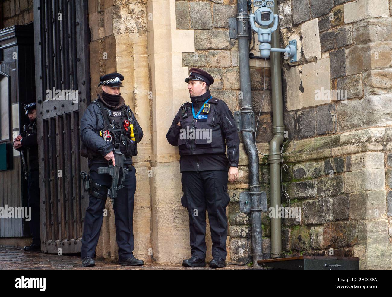 Uk armed police 2021 hi-res stock photography and images - Alamy