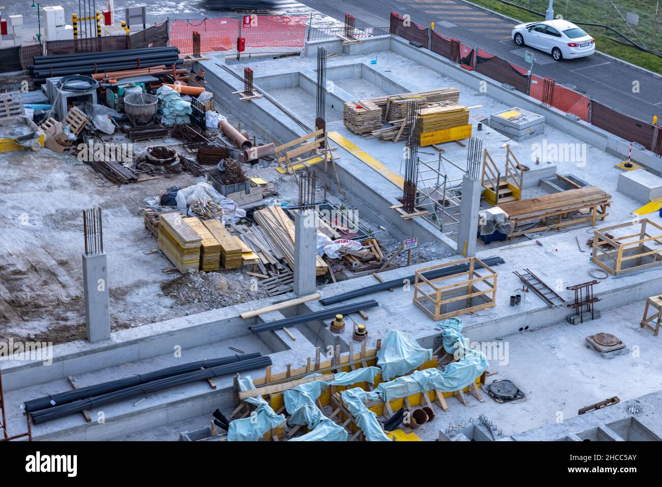 Aerial view of a busy construction site Stock Photo - Alamy