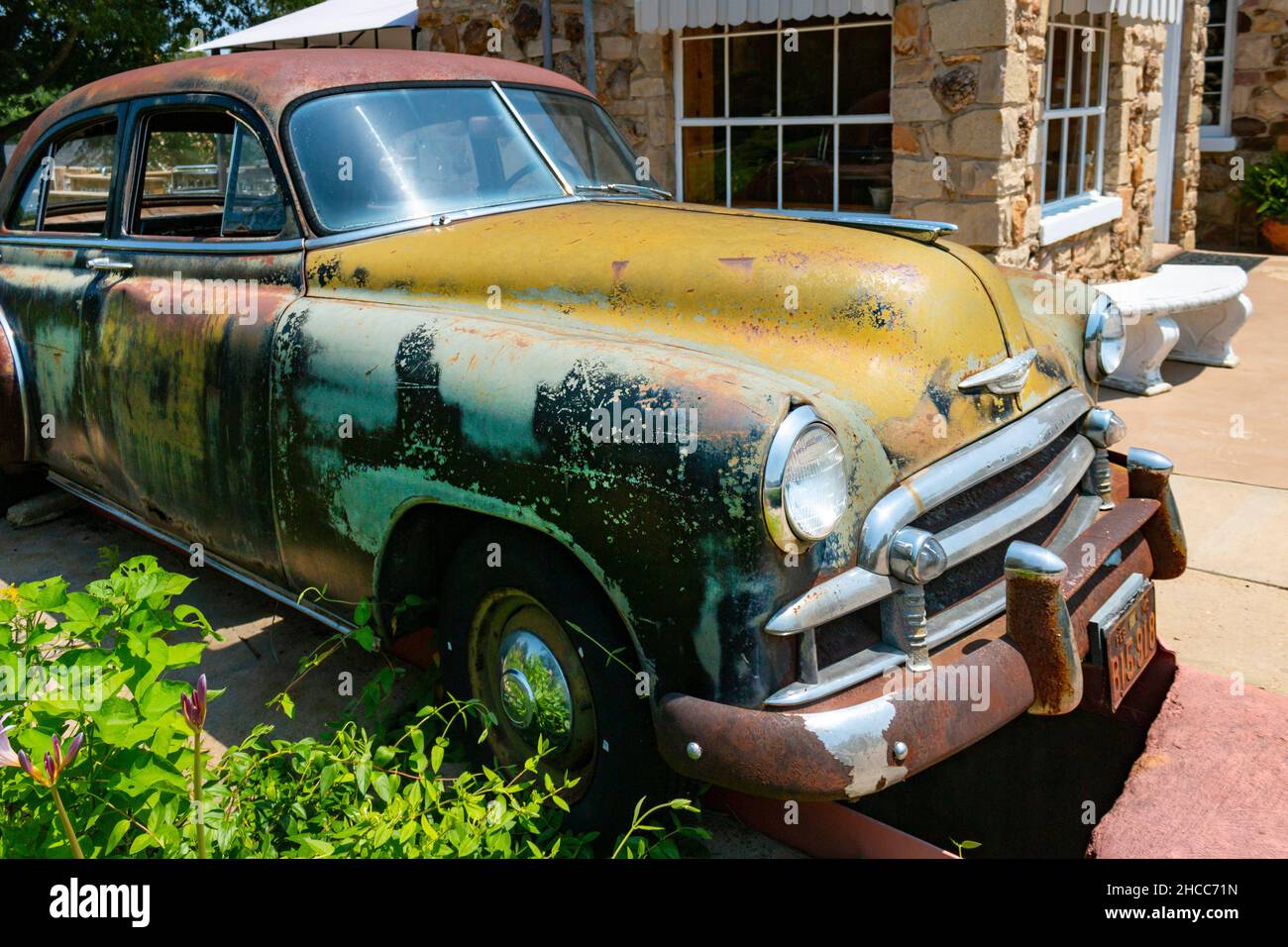 rusty distressed 1950 Chevrolet on route 66 Stock Photo - Alamy