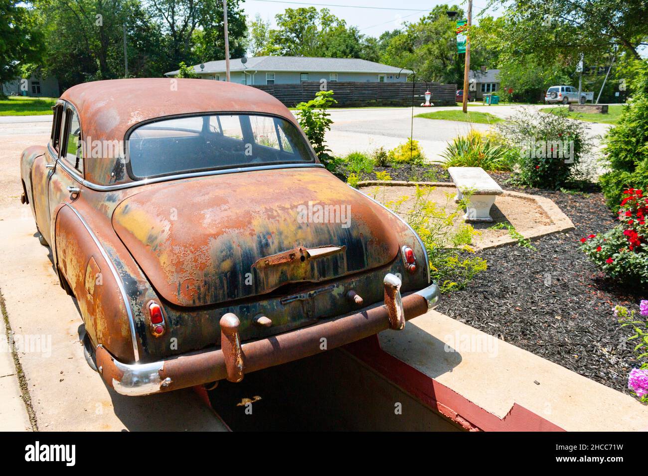 rusty distressed 1950 Chevrolet on route 66 Stock Photo - Alamy