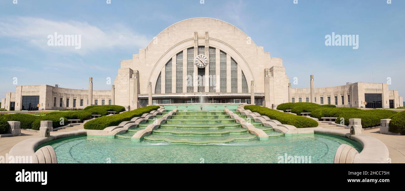 panorama Cincinnati Union Terminal Art Deco intercity train station ...