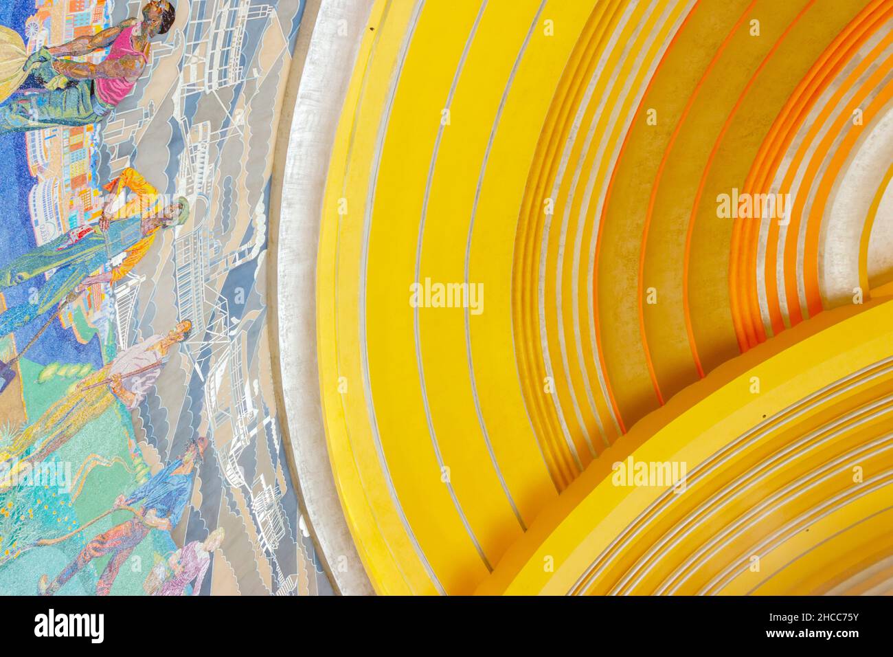 Cincinnati Union Terminal is an Art Deco intercity train station and ...