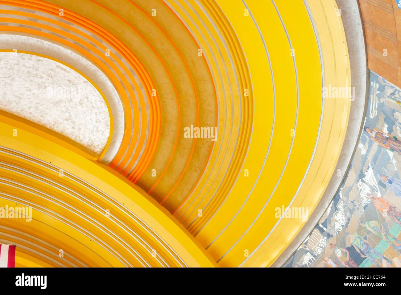 Cincinnati Union Terminal is an Art Deco intercity train station and ...