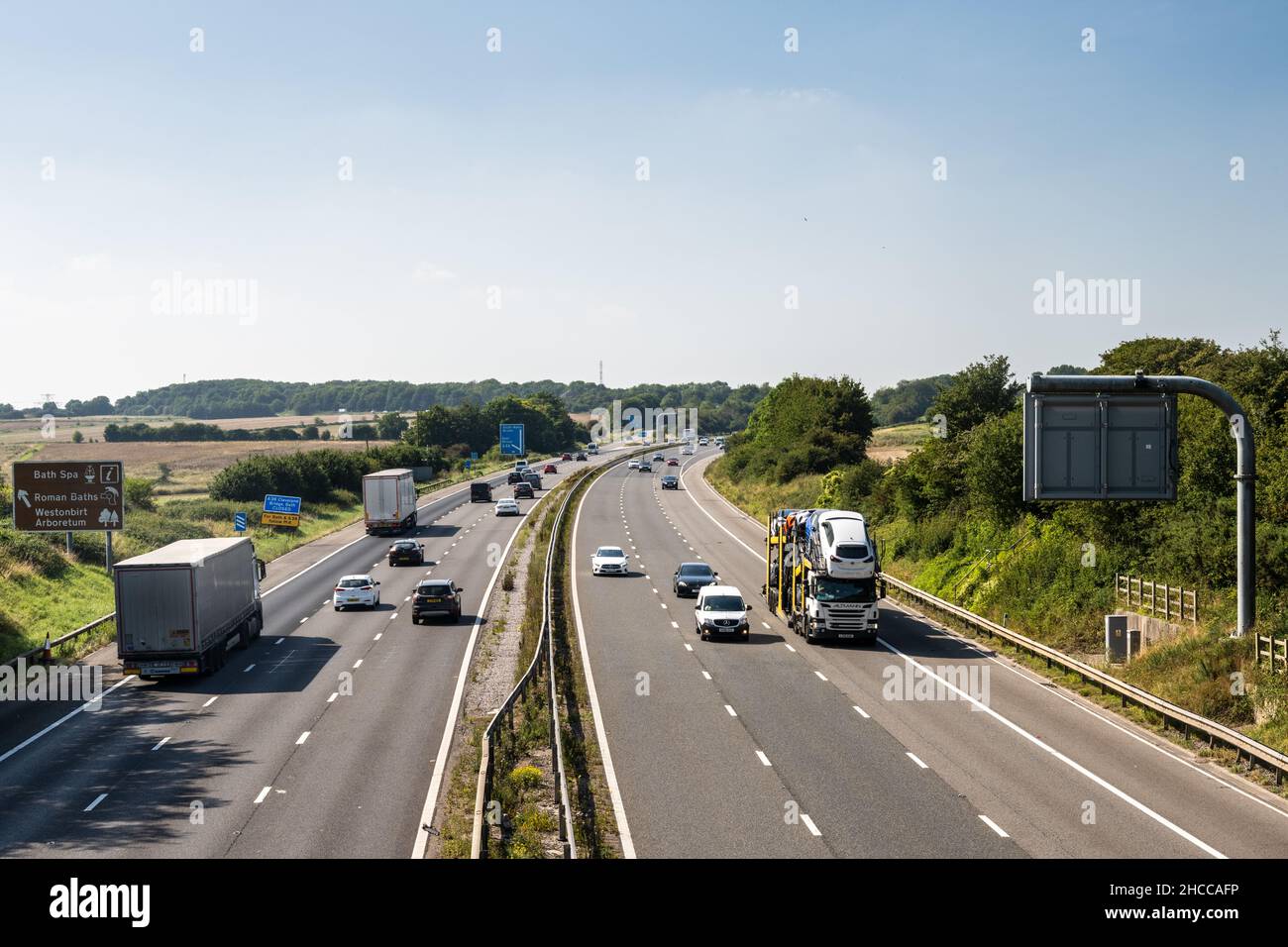 M4 motorway sign hi-res stock photography and images - Alamy