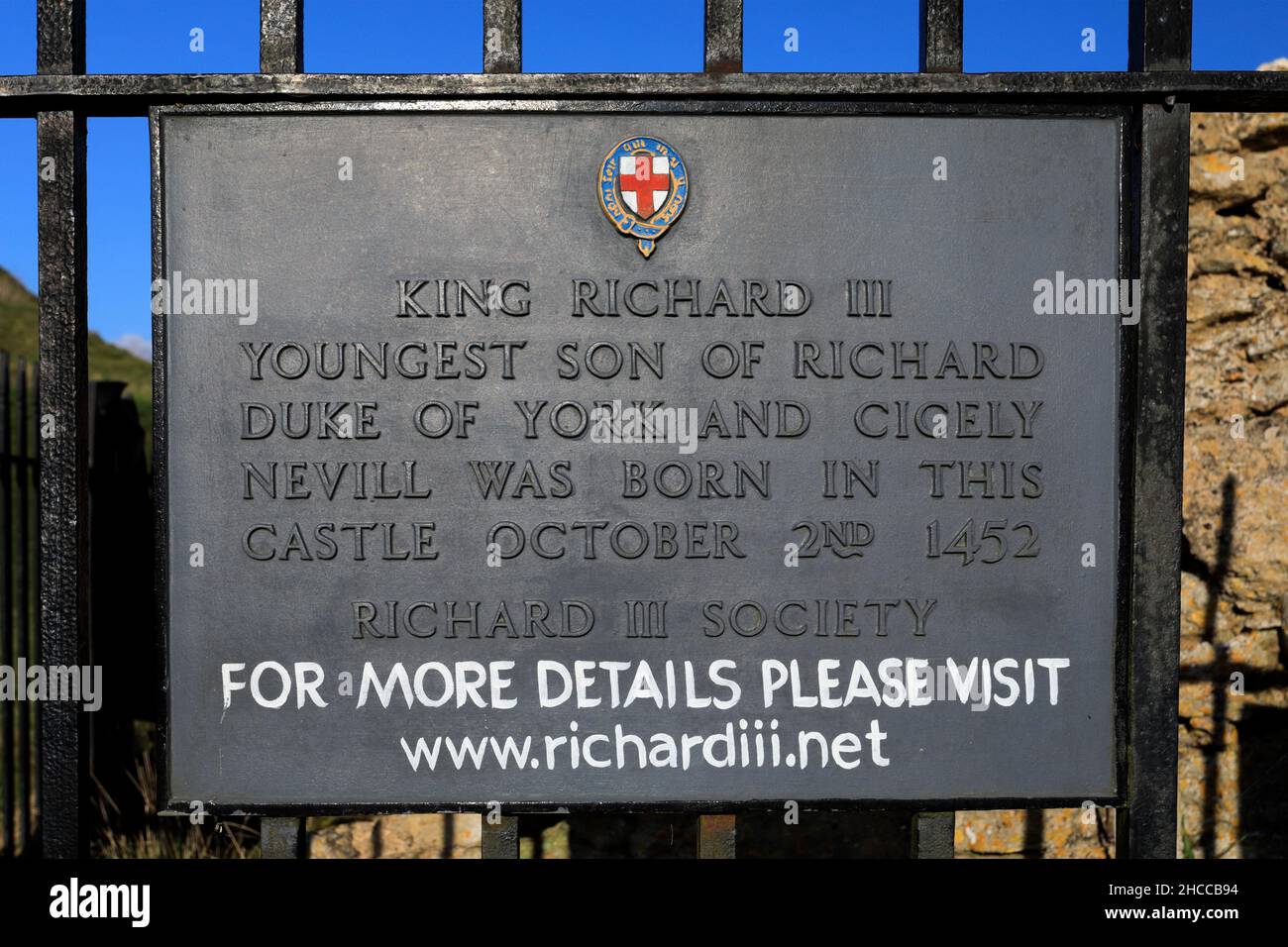 The ruins of Fotheringhay Castle, river Nene, Fotheringhay village ...