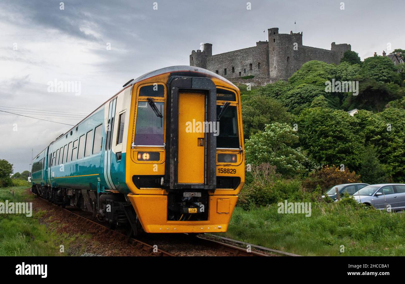 Harlech castle train hi-res stock photography and images - Alamy