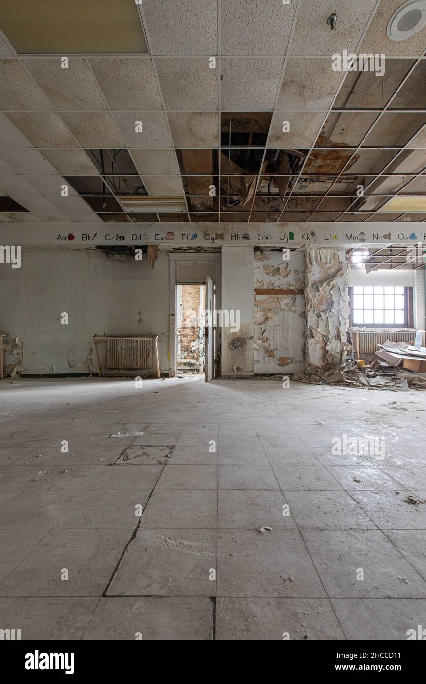 Abandoned building urbex exploration forgotten, explore, explorer, lost ...